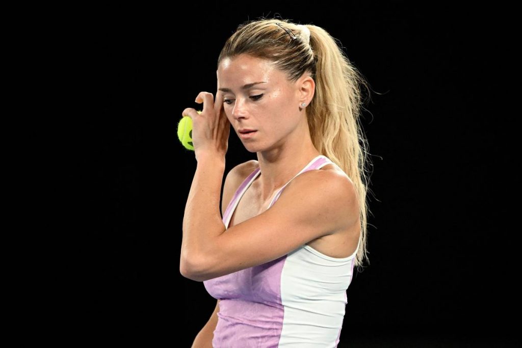 Camila Giorgi, il pizzo che dà le vertigini: una Venere da sera ...